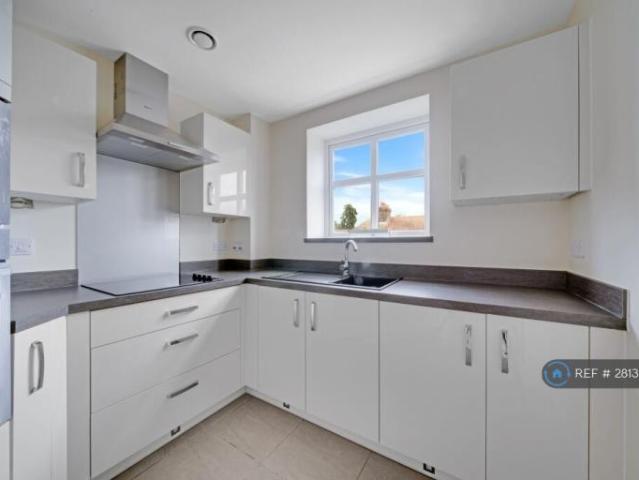 Apartment at Pinewood Gardens, Tunbridge Wells
