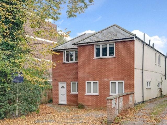 Apartment at Pinewood Grove, Greater London