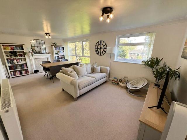 Apartment at Pinewood Grove, Metropolitan Borough of Solihull