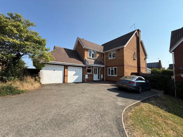 Apartment at Pinkus Close, Worcester