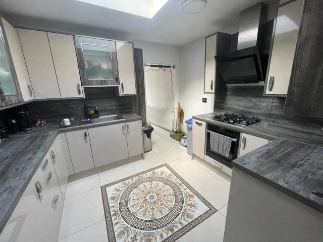 Room at Pinkwell Avenue, Greater London