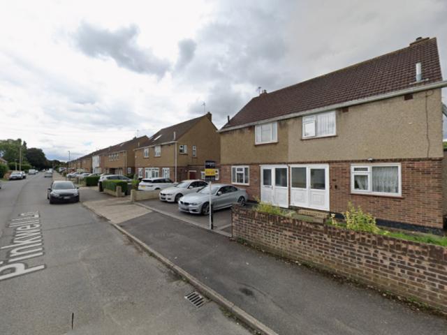 Apartment at Pinkwell Lane, Greater London