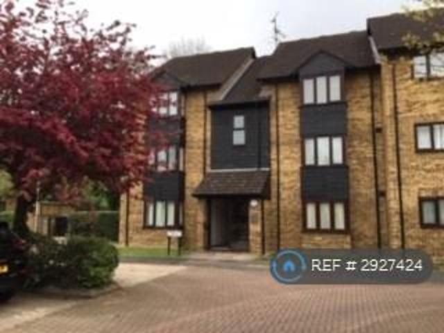 Apartment at Pinn Path, Greater London