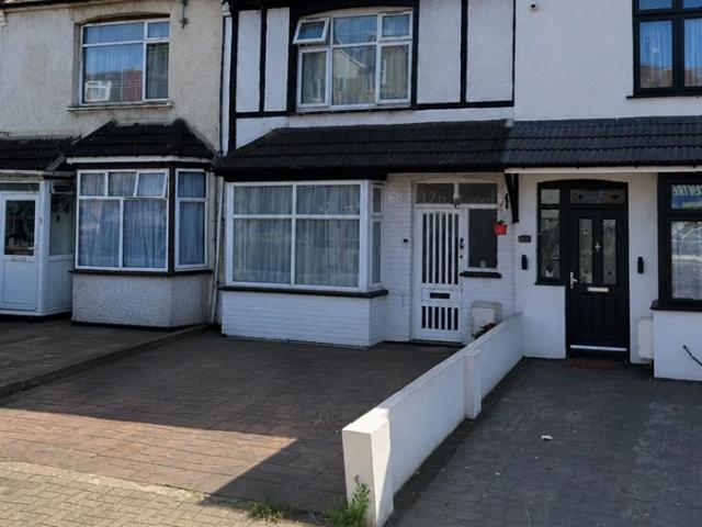 Apartment at Pinner Road, Greater London