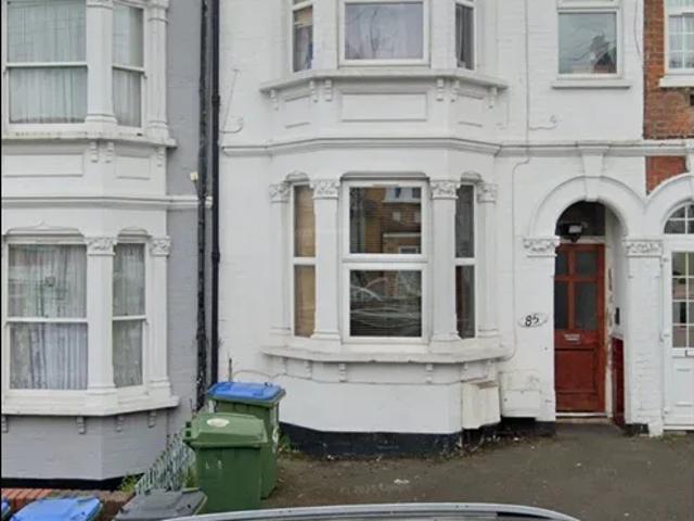 Apartment at Plum Lane, Greater London