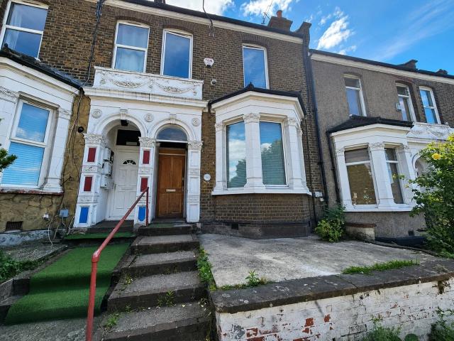 Apartment at Plumstead High Street, Greater London