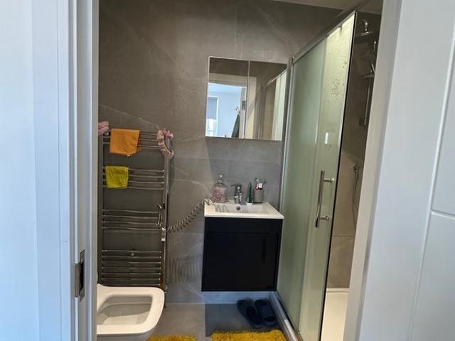 Apartment at Plumstead High Street, Greater London