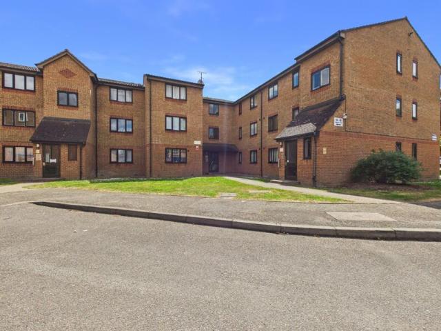 Apartment at Plumtree Close, Greater London