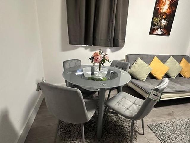 Apartment at Plumtree Close, Greater London
