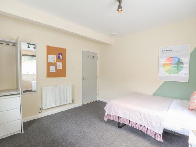 Apartment at Plymouth Avenue, Brighton