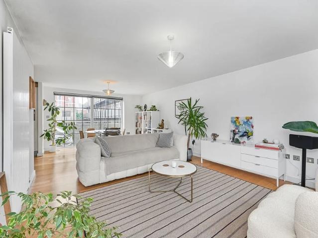 Apartment at Plough Road, Greater London
