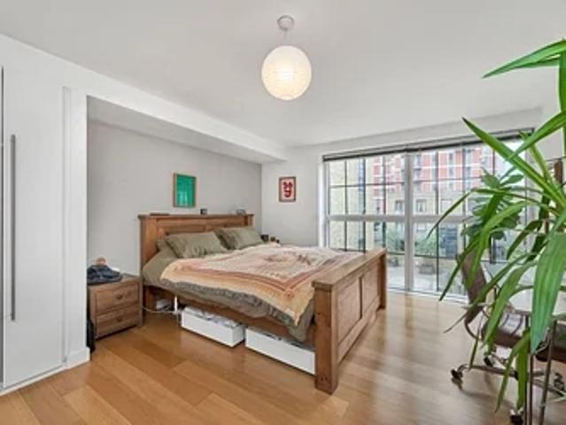 Apartment at Plough Road, Greater London