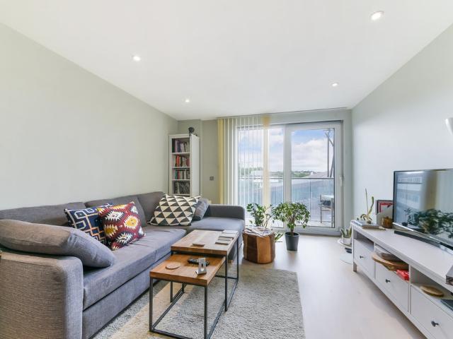 Apartment at Plough Road, Greater London