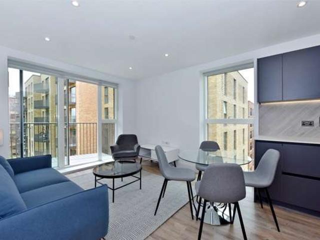 Apartment at Ploughlees Lane, Slough