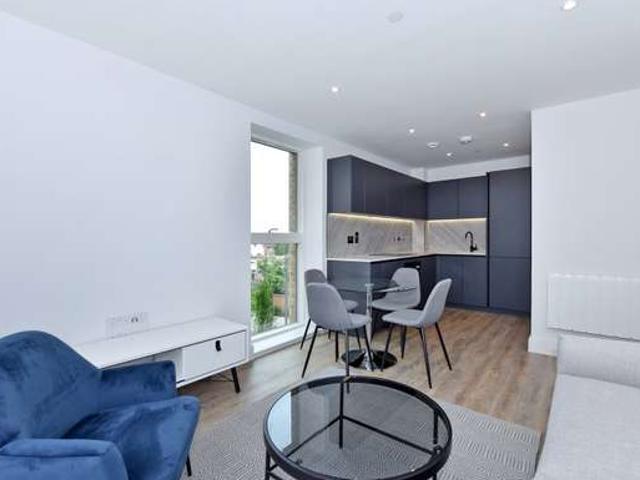 Apartment at Ploughlees Lane, Slough