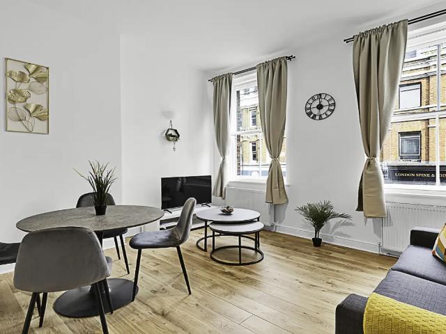 Apartment at Inverness Terrace, City of Westminster