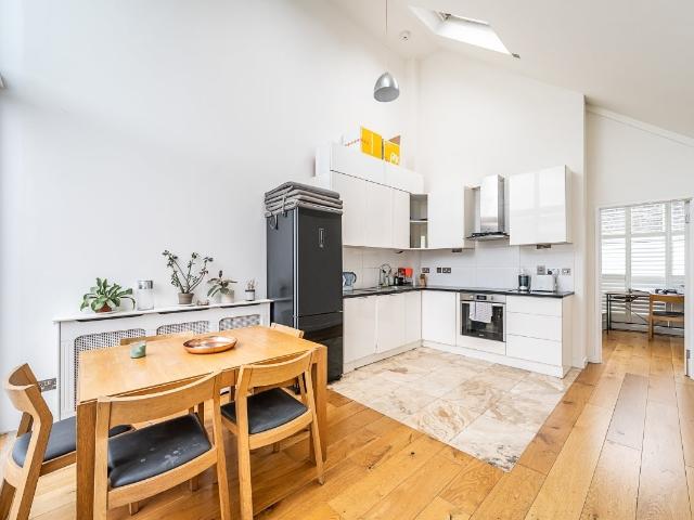 Apartment at Prescott Place, Greater London