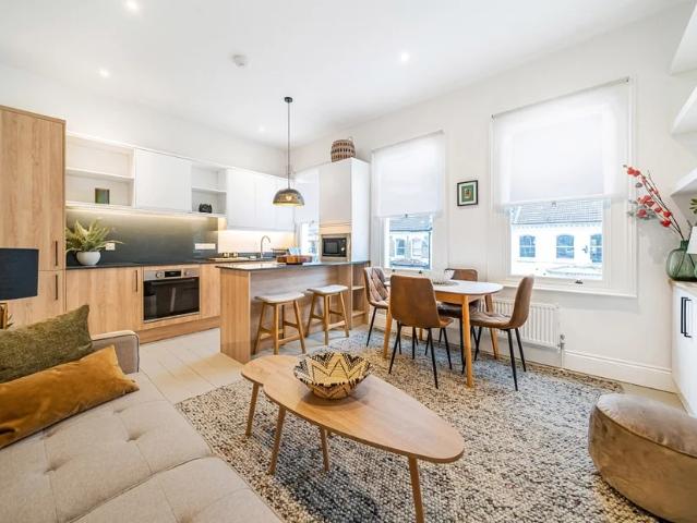 Apartment at Prideaux Road, Greater London