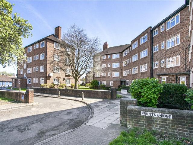 Apartment at Priests Bridge, Greater London