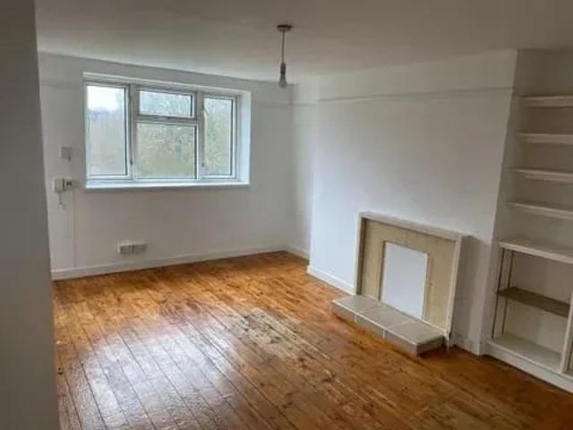 Apartment at Priests Bridge, Greater London