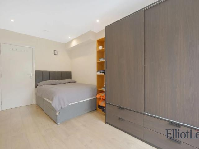 Apartment at Primrose Gardens, Greater London