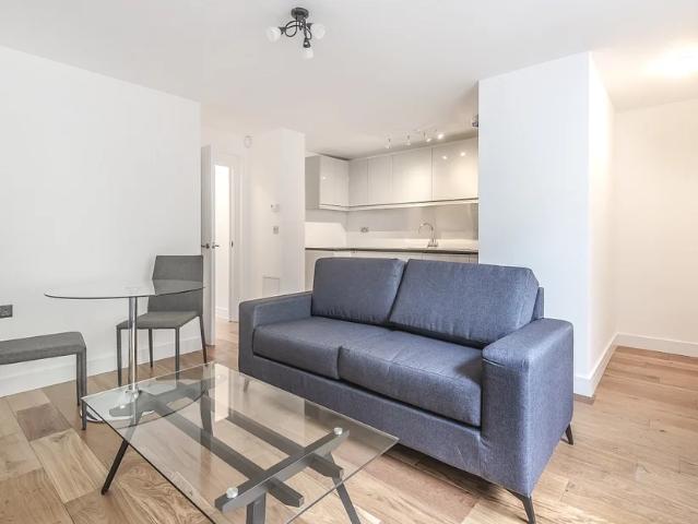 Apartment at Prince of Wales Drive, Greater London
