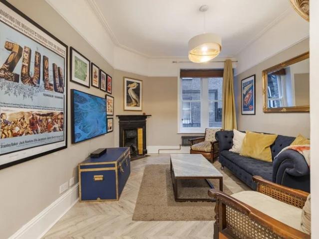 Apartment at Prince of Wales Drive, Greater London