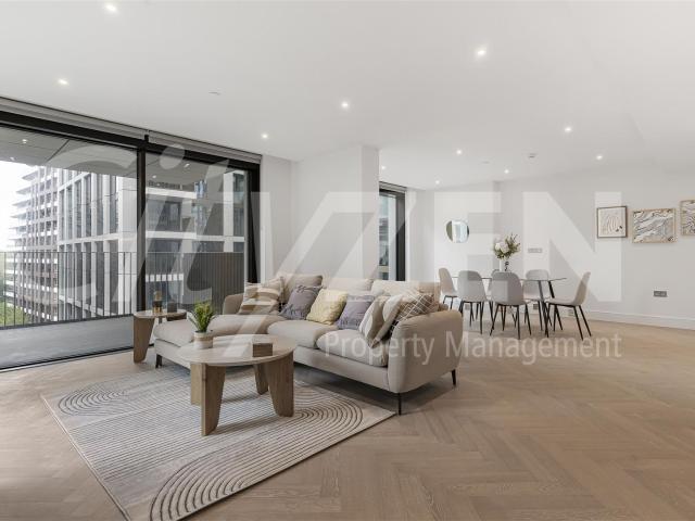 Apartment at Prince of Wales Drive, Greater London
