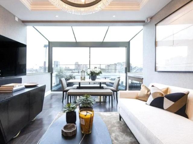 Apartment at Prince of Wales Terrace, Greater London