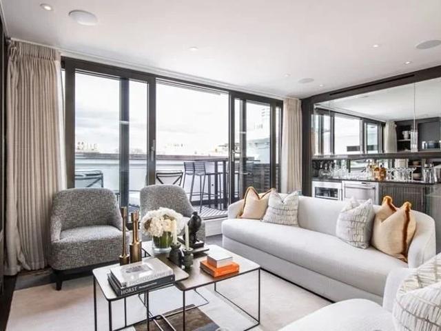 Apartment at Prince of Wales Terrace, Greater London