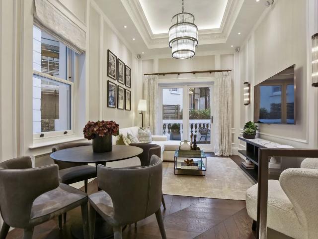 Apartment at Prince of Wales Terrace, Greater London