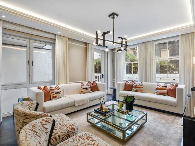 Apartment at Prince of Wales Terrace, Greater London