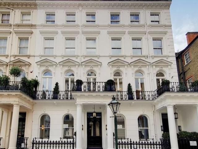 Apartment at Prince of Wales Terrace, Greater London