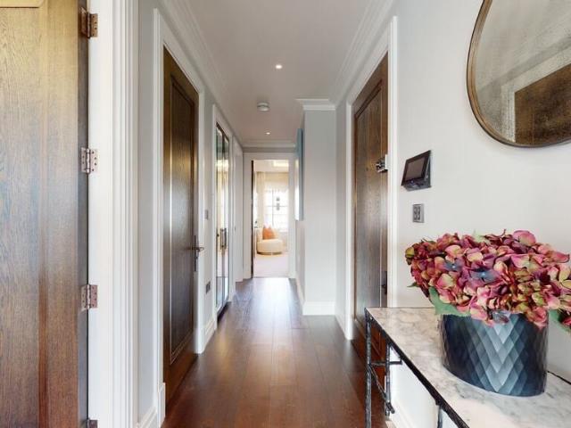 Apartment at Prince of Wales Terrace, Greater London