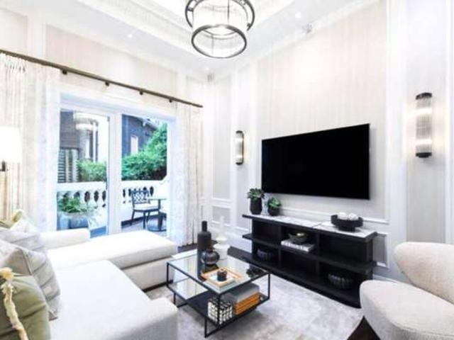 Apartment at Prince of Wales Terrace, Greater London