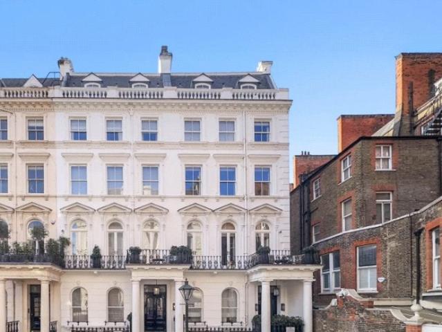 Apartment at Prince of Wales Terrace, Greater London