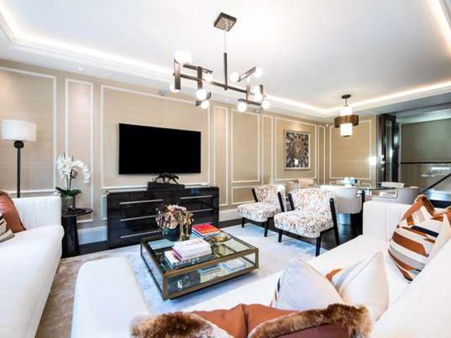Apartment at Prince of Wales Terrace, Greater London
