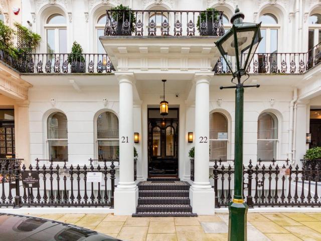 Apartment at Prince of Wales Terrace, Greater London