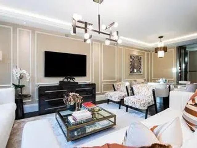 Apartment at Prince of Wales Terrace, Greater London
