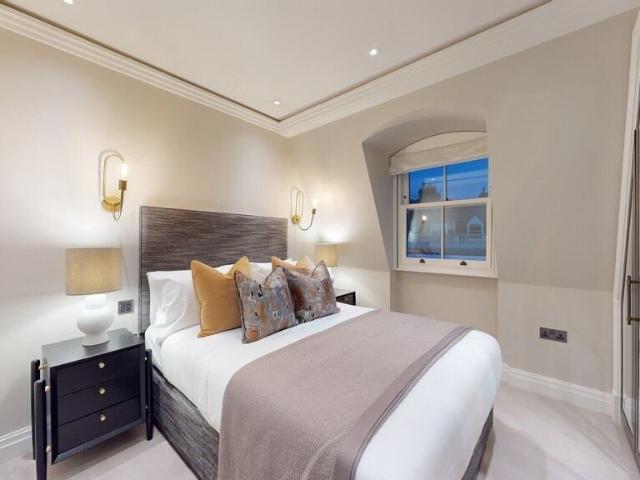 Apartment at Prince of Wales Terrace, Greater London
