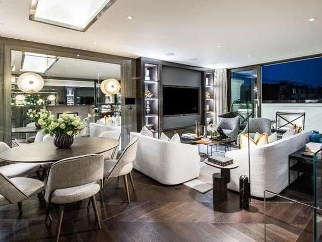 Apartment at Prince of Wales Terrace, Greater London
