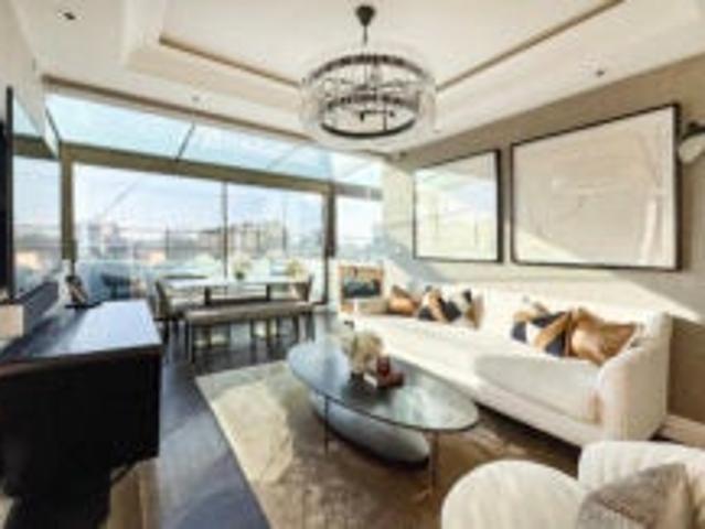 Apartment at Prince of Wales Terrace, Greater London