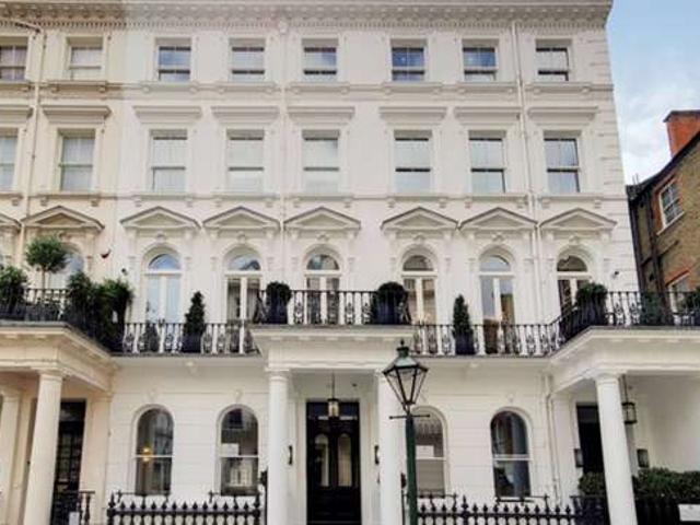 Apartment at Prince of Wales Terrace, Greater London
