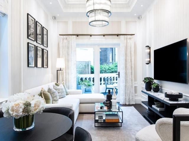 Apartment at Prince of Wales Terrace, Greater London