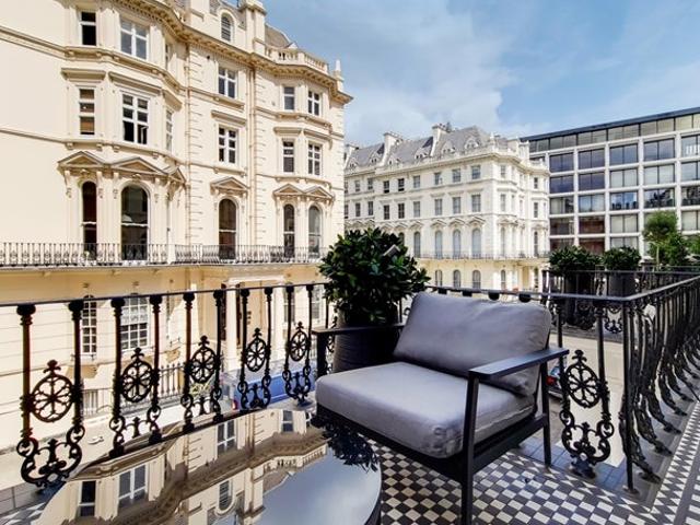 Apartment at Prince of Wales Terrace, Greater London