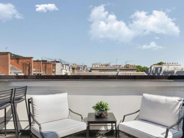 Apartment at Prince of Wales Terrace, Greater London