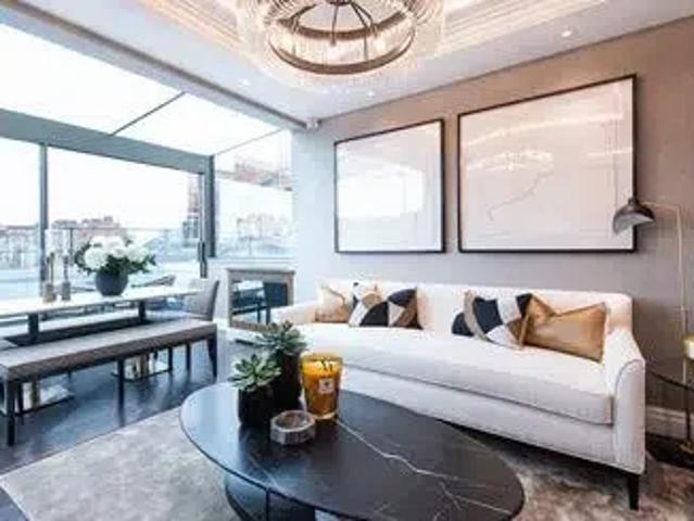Apartment at Prince of Wales Terrace, Greater London