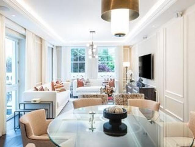 Apartment at Prince of Wales Terrace, Greater London