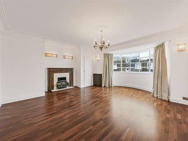 Apartment at Culworth Street, City of Westminster