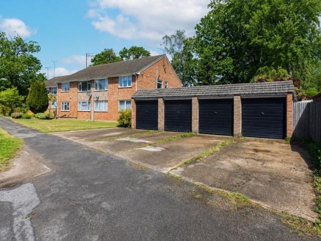 Apartment at Prince Andrew Way, Chavey Down